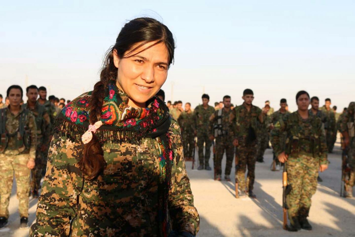 Entre muerte y desesperación, una revolución feminista resiste en Siria - ROJAVA AZADI