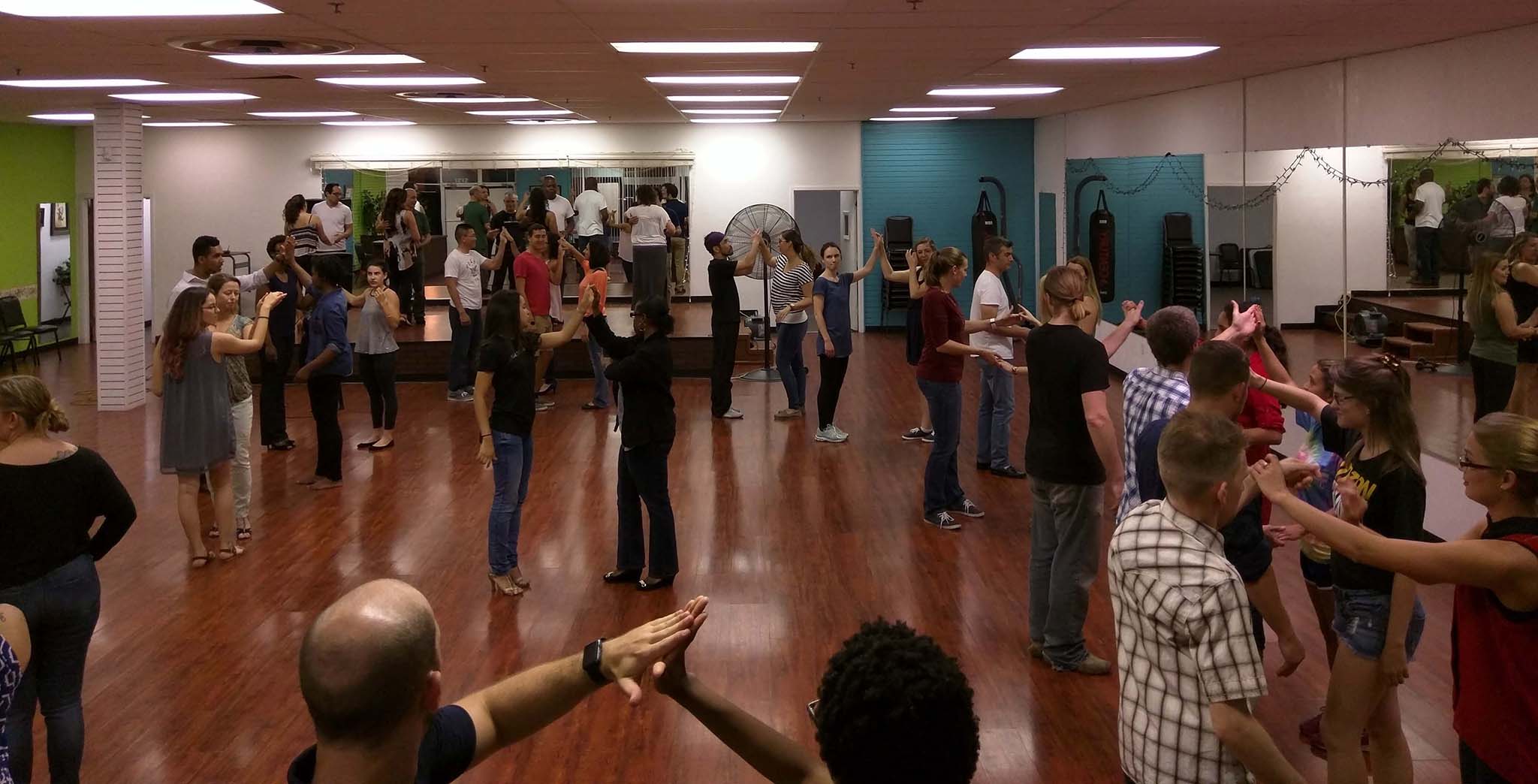 SALSA MUNDIAL – Salsa Dance Studio