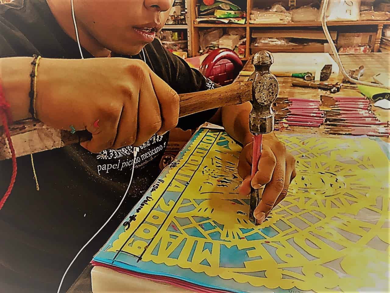 Elaboración del papel picado. Arte y tradición que caracteriza | SAVINARTE