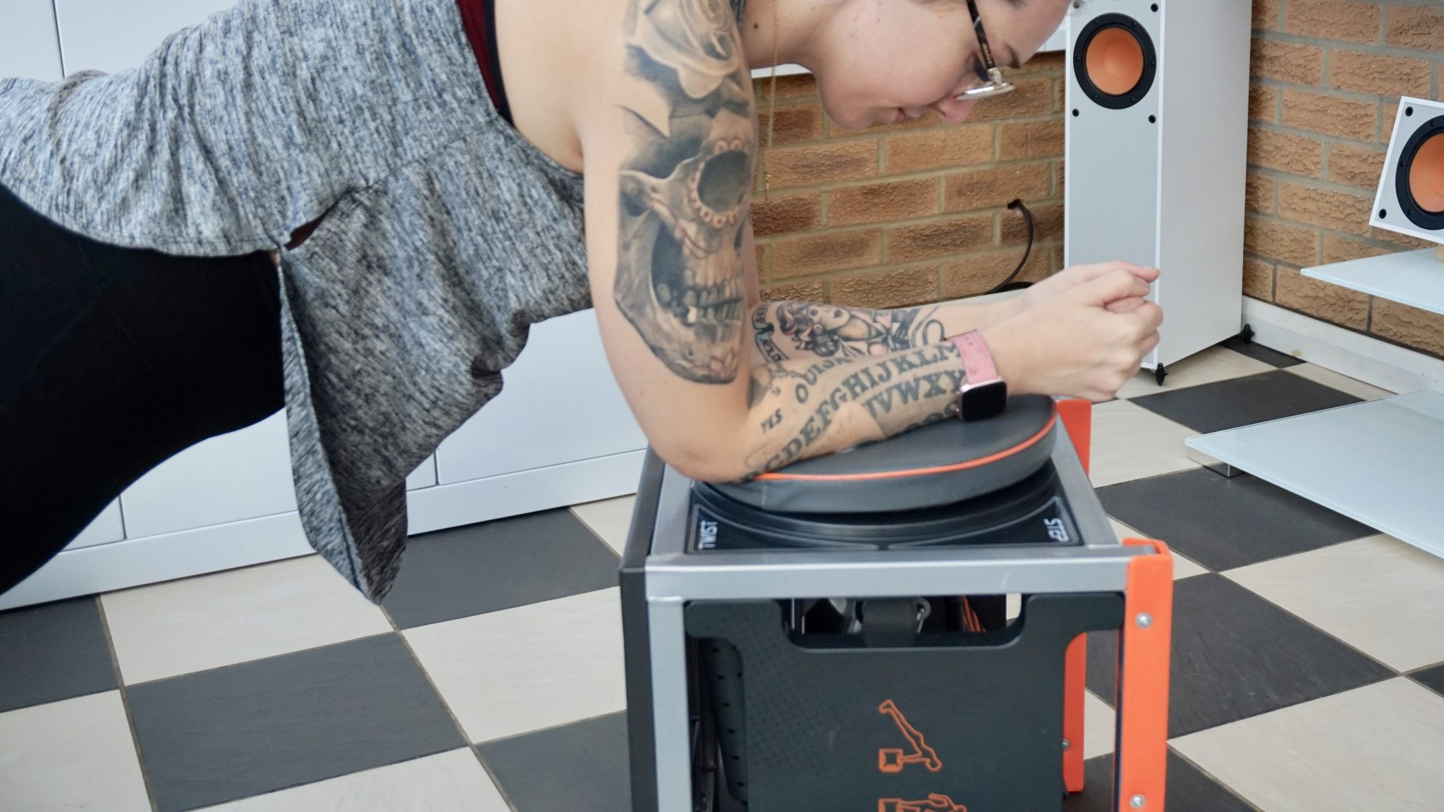 FIIT CUBE Review & Giveaway #DryGymuary - Sian Lifts Weights
