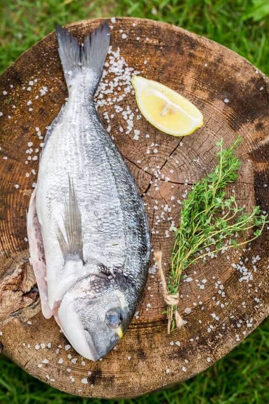 Video: Jim laat zien hoe je een roodbaars fileert - Simone's Kitchen