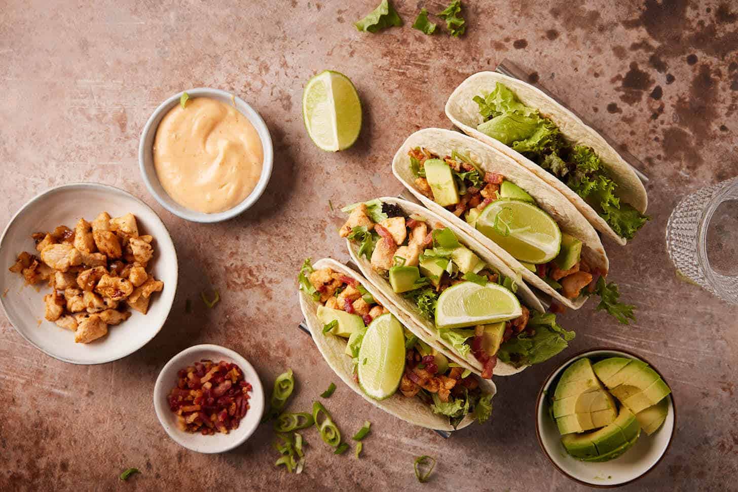 Taco's met kip, avocado en spekjes - Simone's Kitchen