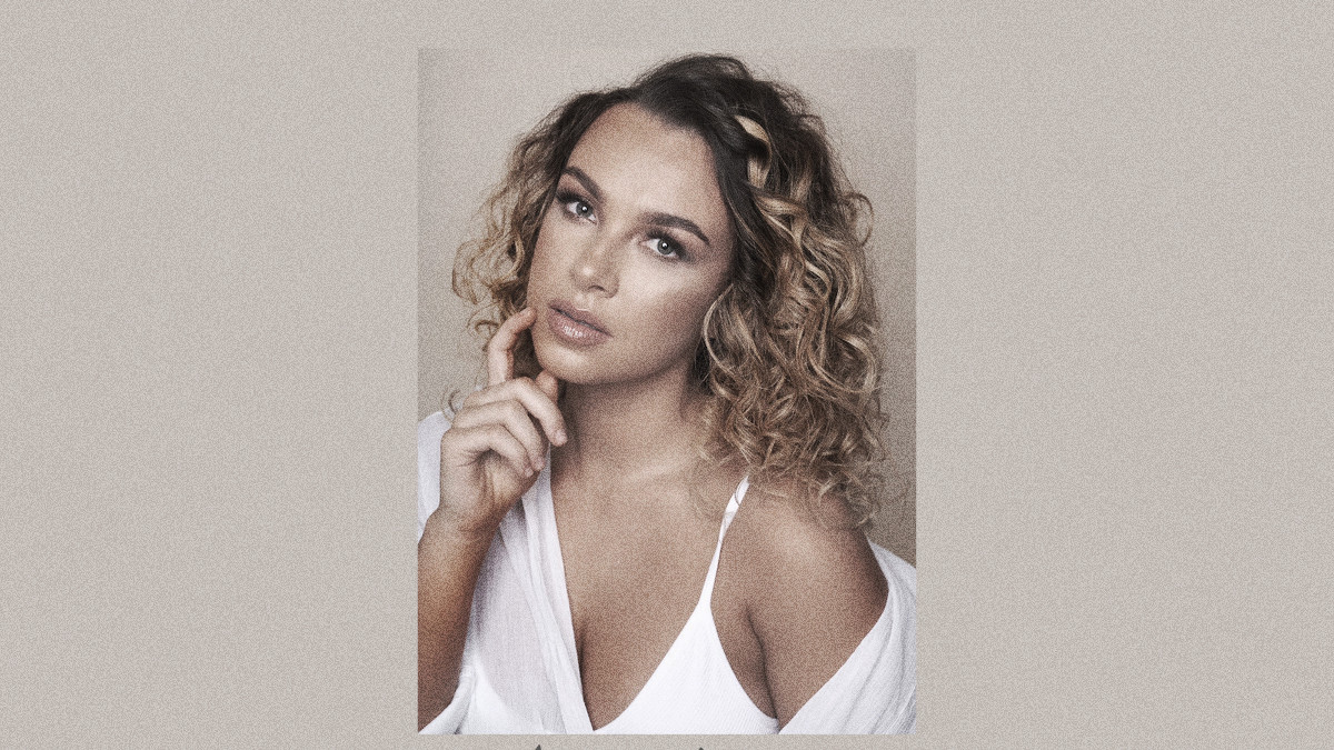 Alice Kübe - Love On You - The Static Dive