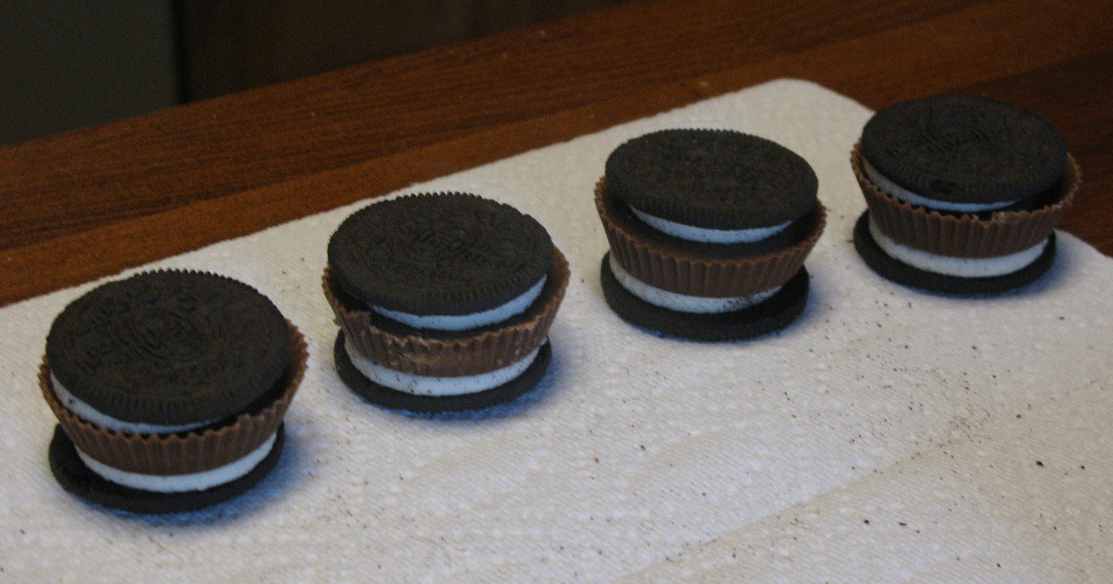 Chocolate Covered Reese’s Stuffed Oreos | Super Sweet Tooth