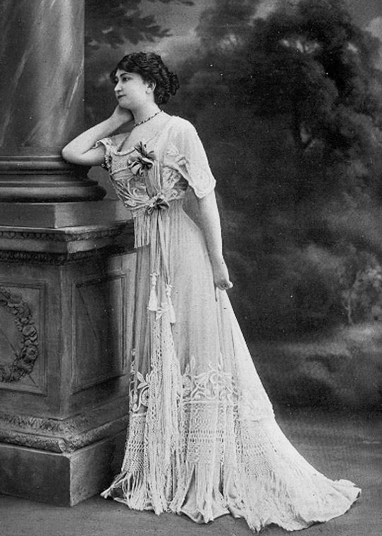Pretty Dresses and Hats for a Sunday – Les Modes 1907 – Susanna Ives