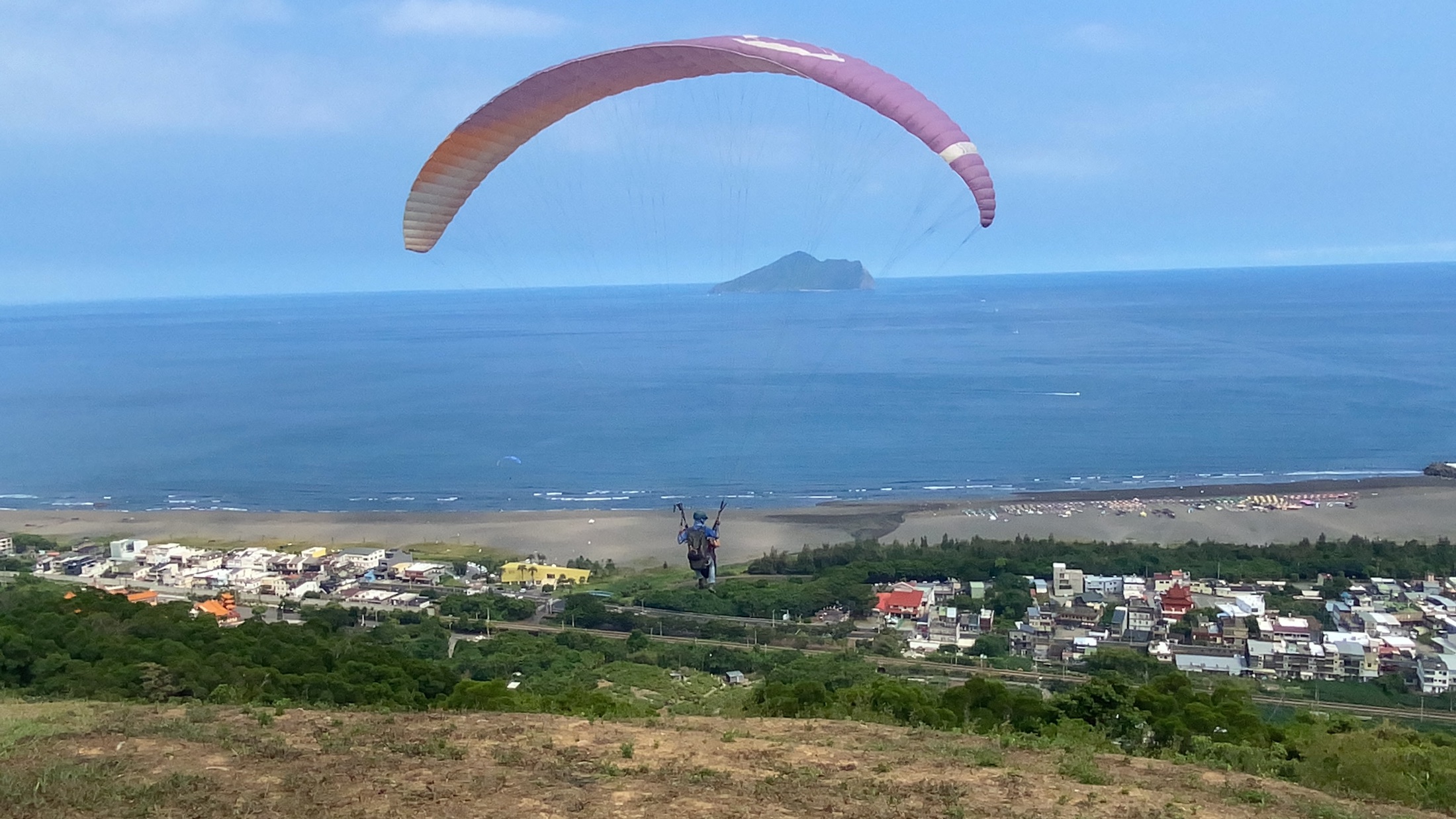 Paragliding at Wai'ao Beach in Taiwan - Tamera's Tidbits