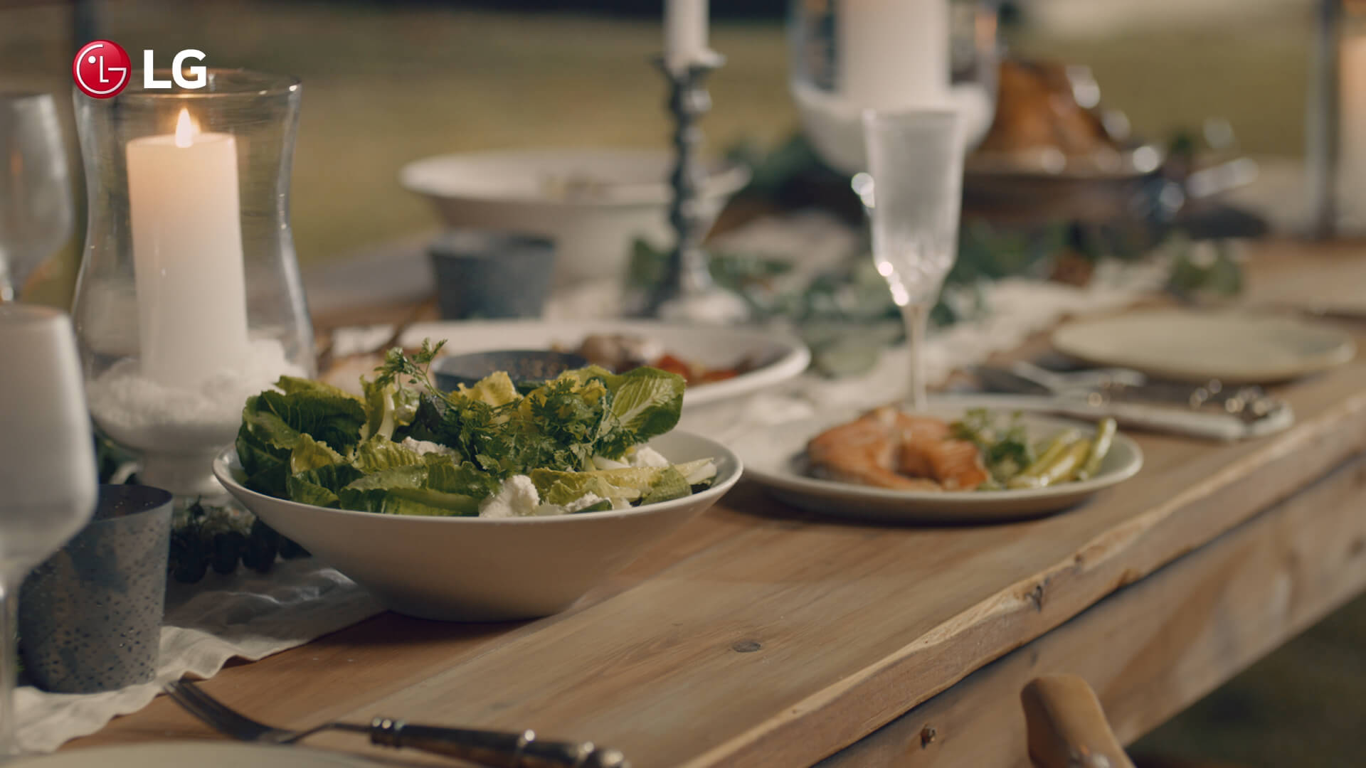 LG's NeoChef Microwave Oven Wants You to Cook Smart