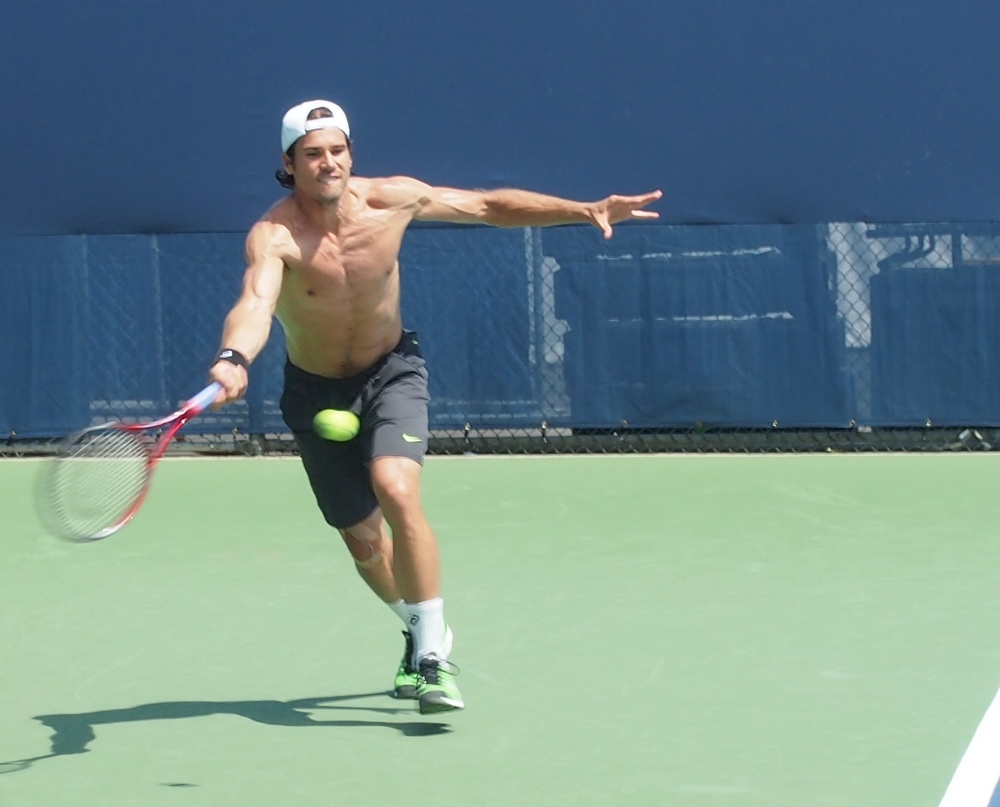 VLiNG Sales Skyrocket Thanks to Shirtless Tommy Haas – TENNIS INSIDE OUT