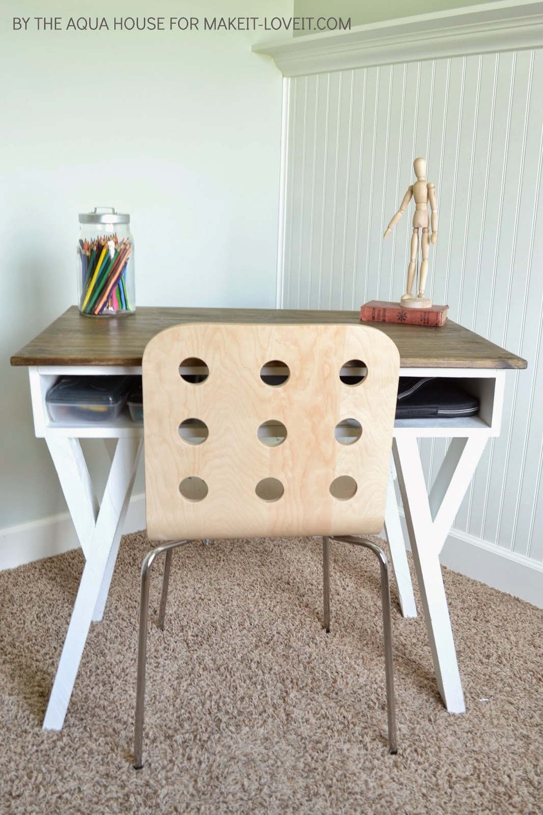 Fabulous and Functional Farmhouse DIY Desks - The Cottage Market