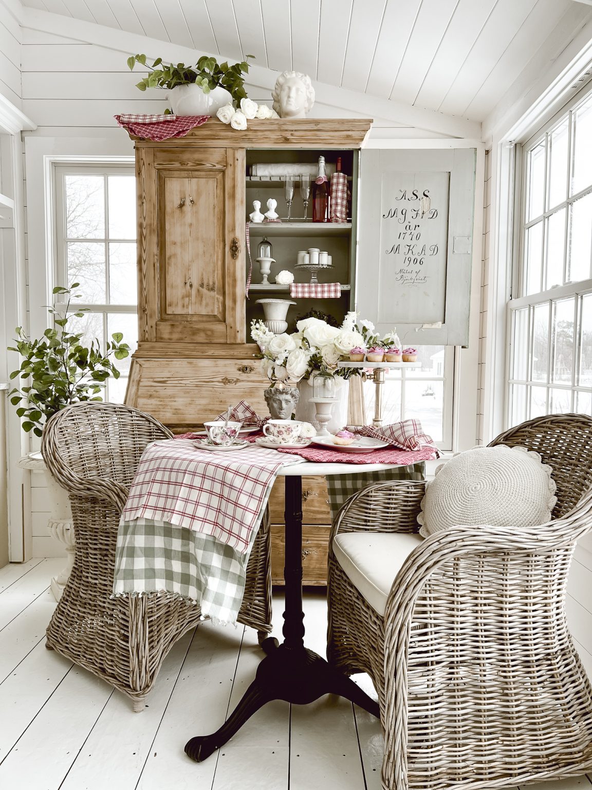 Fabulous and Fresh Farmhouse DIYS and Ideas - The Cottage Market