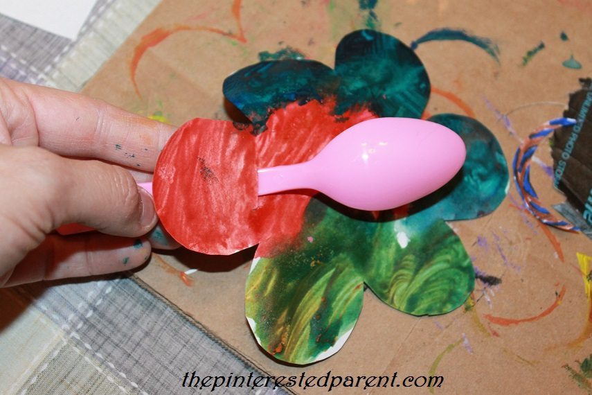 Plastic Spoon Flowers – The Pinterested Parent