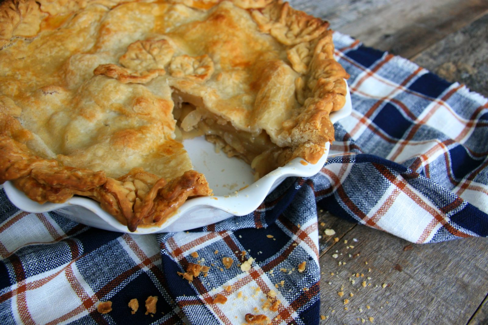 Apple Pie with Wisconsin Cheddar Cheese Crust - The Preppy Hostess