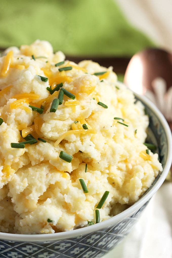 Easy Cheddar Chive Mashed Potatoes - The Suburban Soapbox