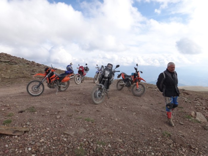 Las 4 estaciones con la 660. Off road por los PirineosThe 4 seasons ...