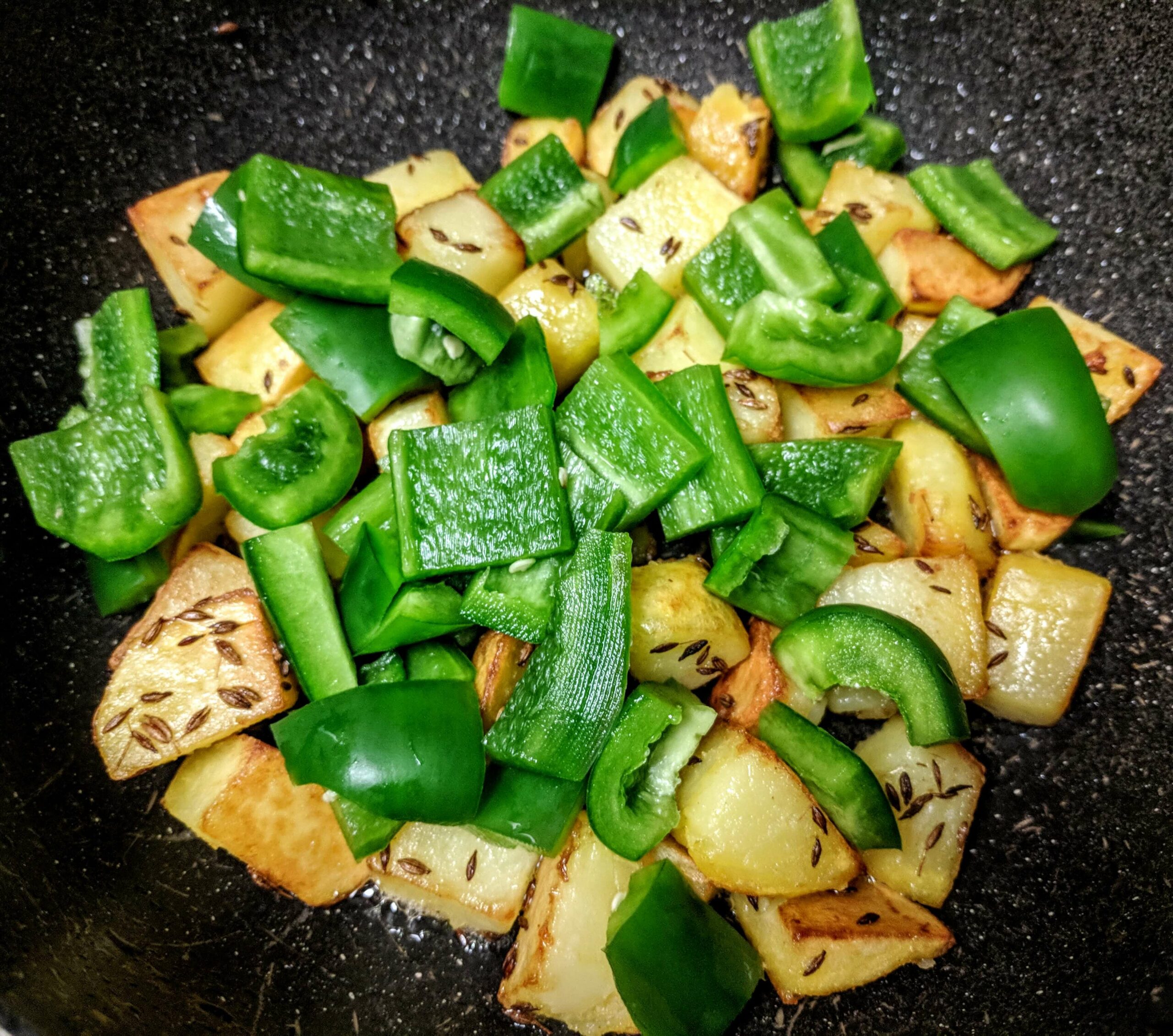 Aloo Capsicum Recipe | Stir Fried Potato & Capsicum | VegeCravings