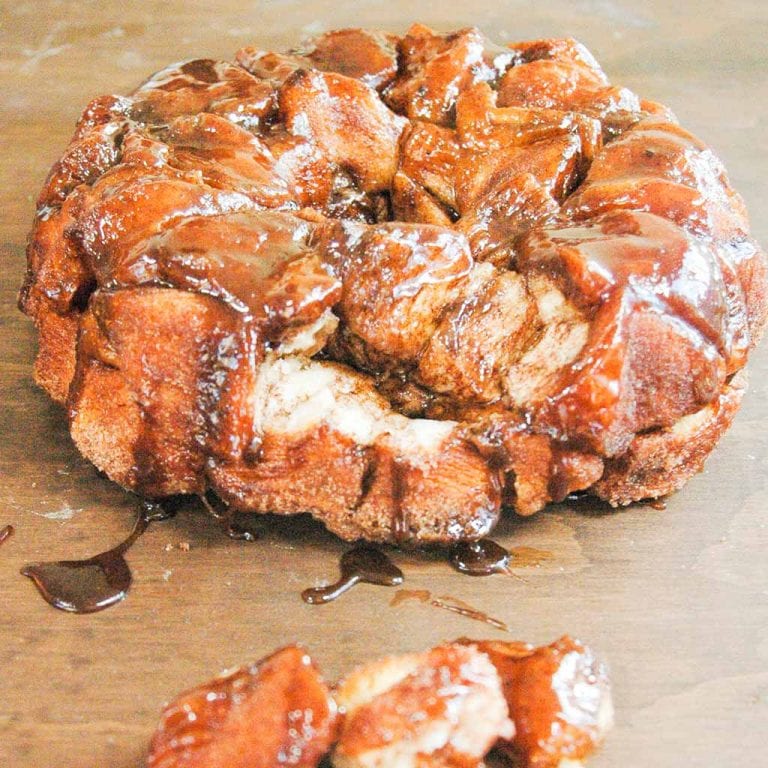 Lip-smacking, easy pull-apart monkey bread recipe made with canned ...