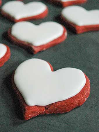 How to Make Amazing Soft Red Velvet Cut-Out Cookies - Moist & Easy ...