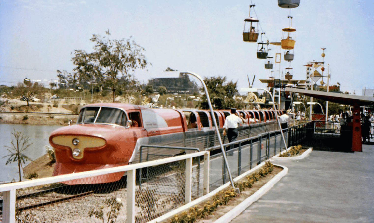 Truck Rewind: The Disneyland Viewliner - Part Train, Part Truck, and ...