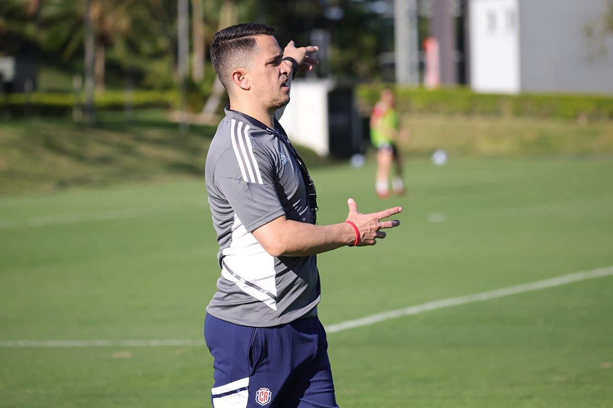 Edgar Rodríguez será el DT interino de la Sele Femenina por dos juegos ...