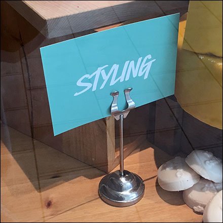 Sign Circle: Table Stand – Fixtures Close Up