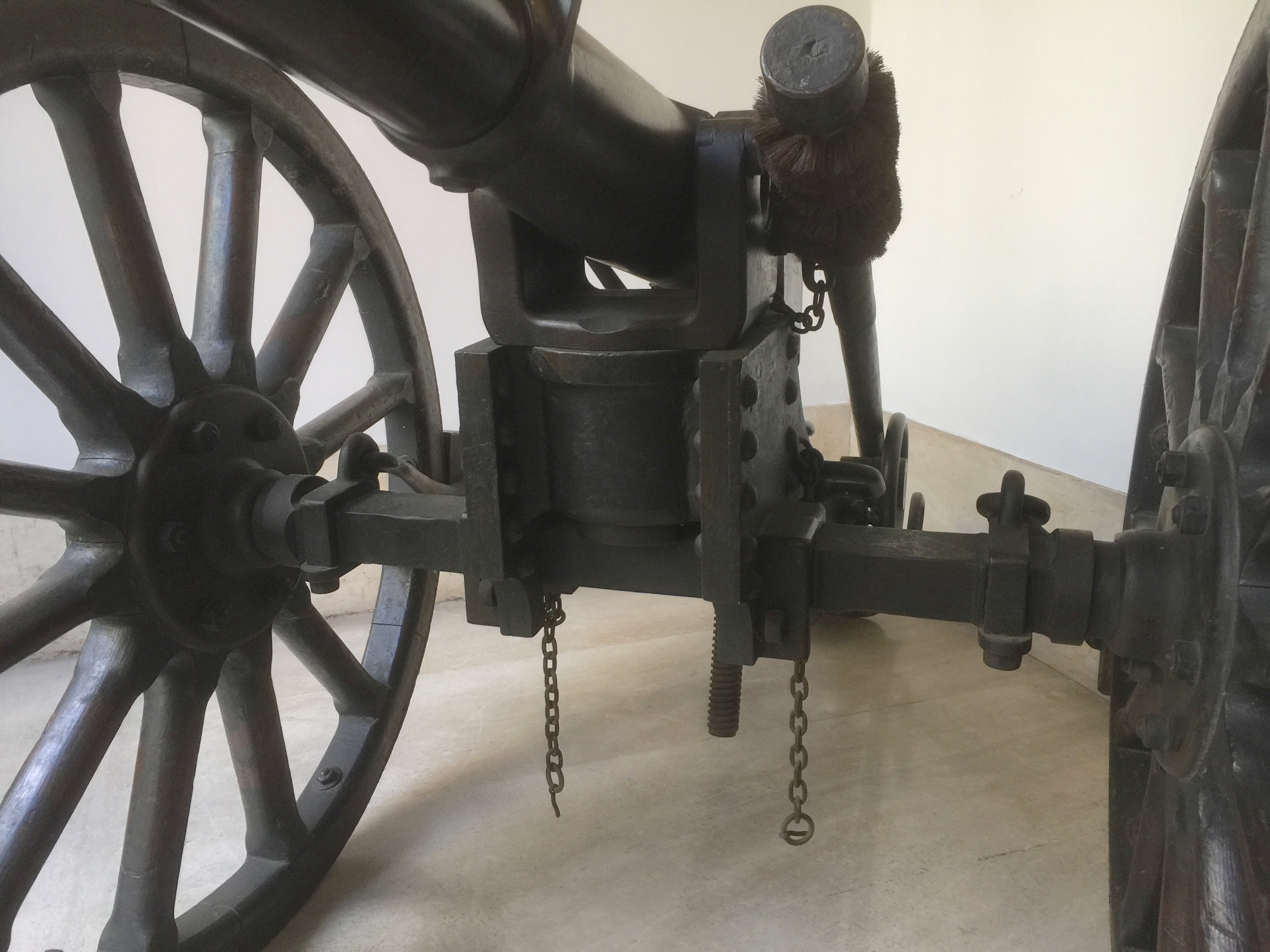 A 75mm Maxim-Nordenfelt Cannon and the Type 30 Arisaka – Forgotten Weapons