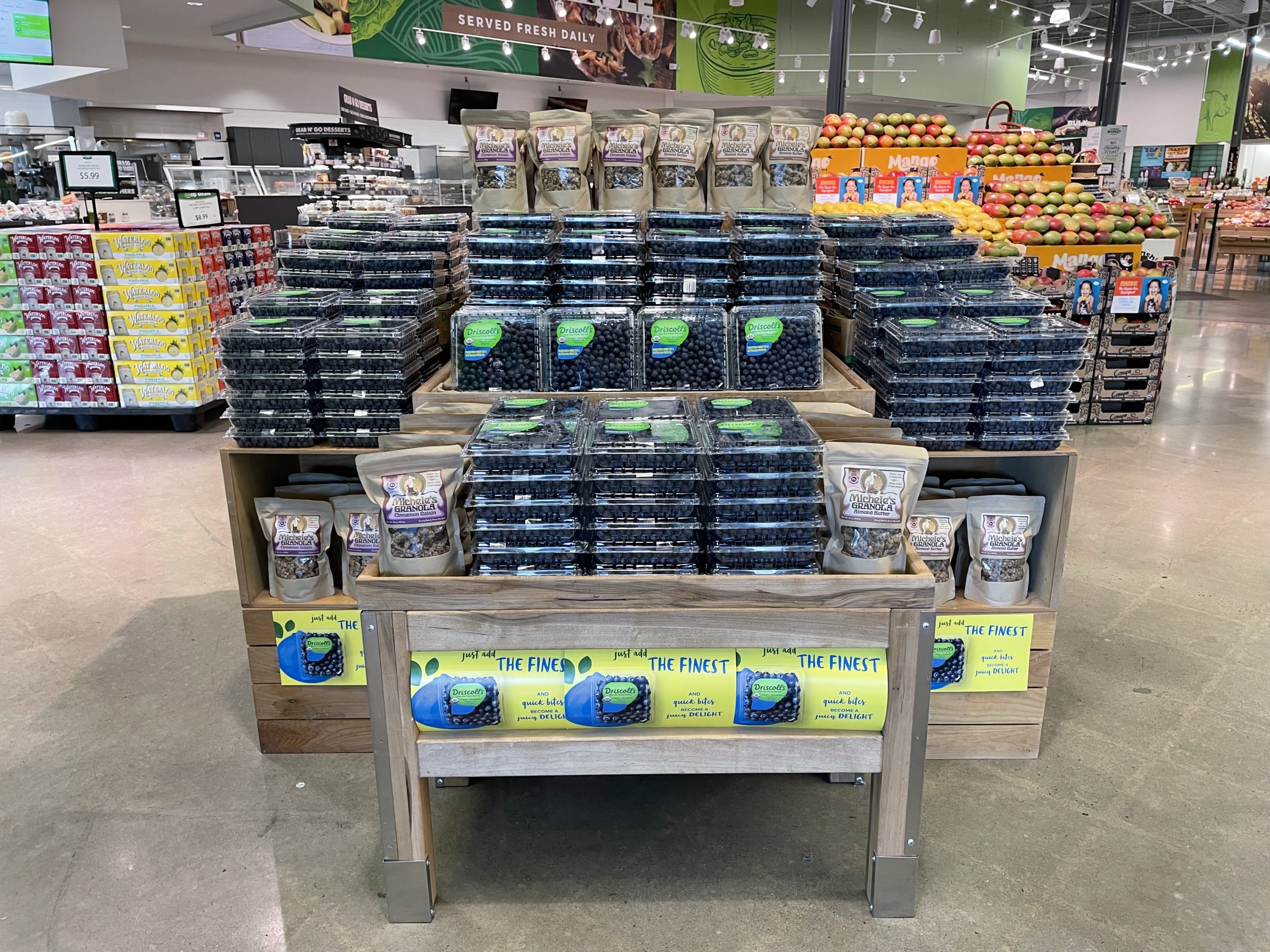 2022 Driscoll’s BIG Pack Blueberry Display Contest Winners - Four Seasons