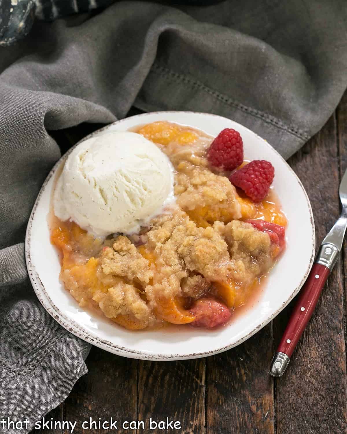 Peach Raspberry Crisp - Easy Recipe! - That Skinny Chick Can Bake