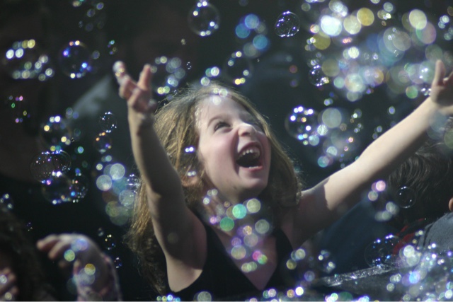 The Best Homemade Bubbles (& The Gazillion Bubble Show) - Working Mom Magic